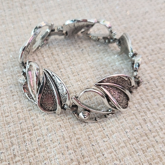 Sarah Coventry | Jewelry | Vintage Sarah Coventry Windsong Silver Leaf ...